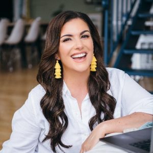 Top 15 Female Bloggers In The World (2026 Updated List)