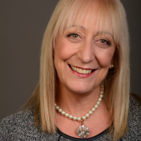 Top 10 Female Bloggers In The World (2026 Updated List)